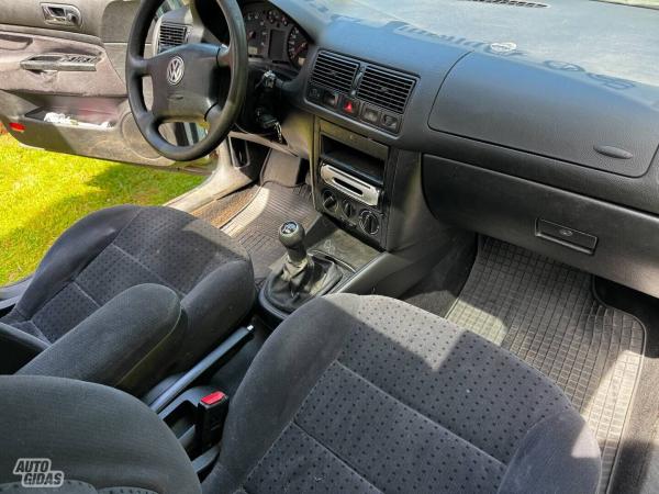Green Volkswagen Golf 1999 in Anyksciai, with an engine capacity of 1.60 L and mileage of 273 thousand km for 600 €, photo 7 on AUTOMOTO.COM.LV