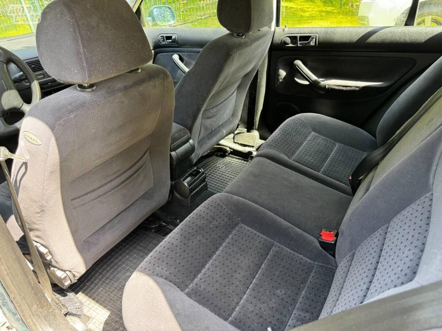 Green Volkswagen Golf 1999 in Anyksciai, with an engine capacity of 1.60 L and mileage of 273 thousand km for 600 €, photo 12 on AUTOMOTO.COM.LV