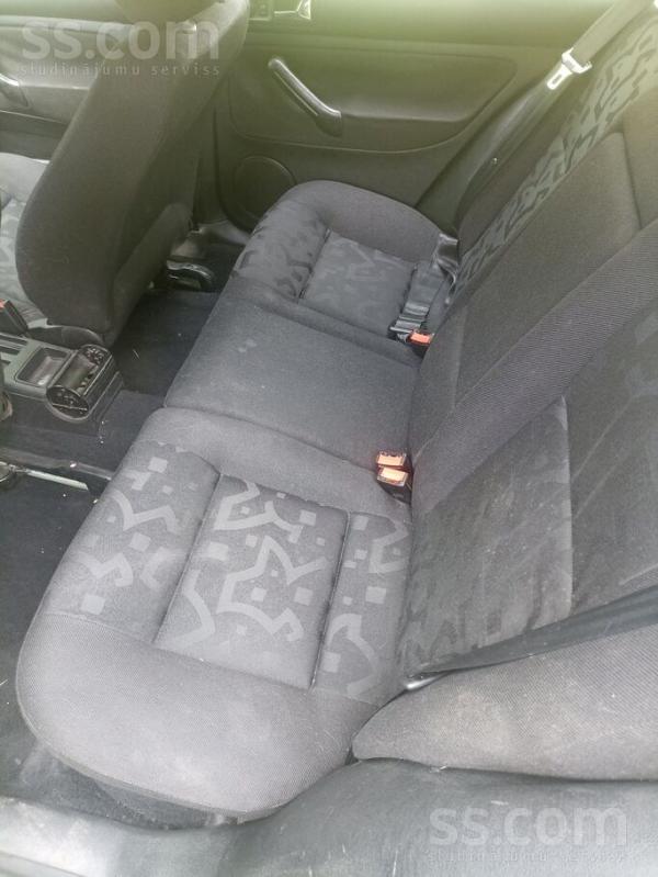 Zaļš Volkswagen Golf 1999 Gulbene, ar dzinēja tilpumu 1.60 L un nobraukumu 232 tūkst. km par 280 €, foto 5 vietnē AUTOMOTO.COM.LV