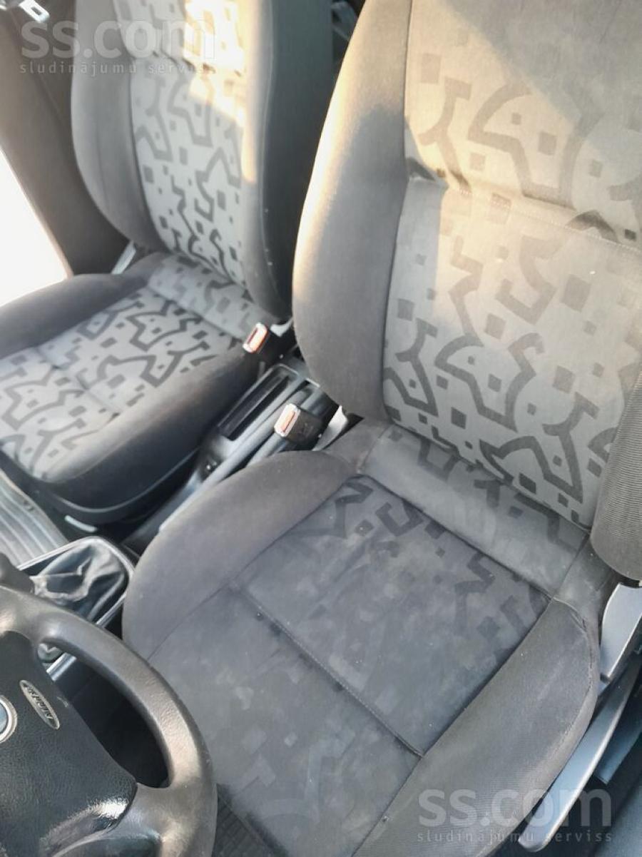 Zaļš Volkswagen Golf 1999 Cēsis, ar dzinēja tilpumu 1.60 L un nobraukumu 232 tūkst. km par 650 €, foto 13 vietnē AUTOMOTO.COM.LV