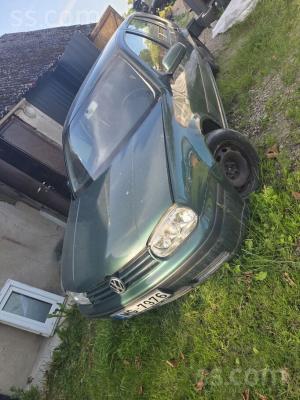 Green Volkswagen Golf 1999 in Bauska, with an engine capacity of 1.40 L and mileage of 370 thousand km for 290 €, photo 1 on AUTOMOTO.COM.LV