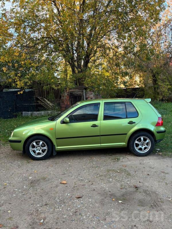 Фольксваген Гольф 1999 в Краслава на AUTOMOTO.COM.LV Зеленый Фольксваген Гольф 1999 в Краслава, объемом двигателя 1.90 л и пробегом 306 тыс. км за 1200 €, фото 4 на AUTOMOTO.COM.LV