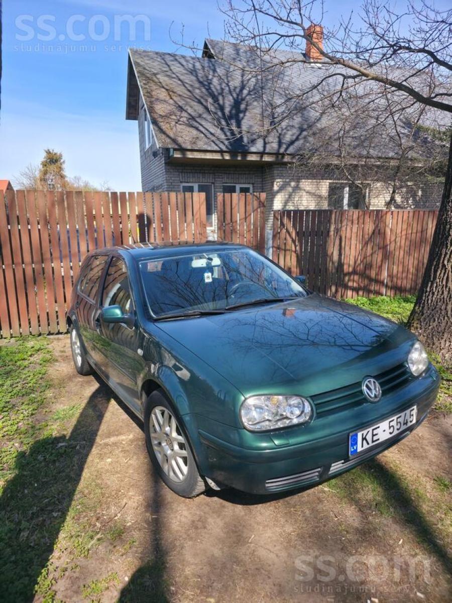 Green Volkswagen Golf 2000 in Riga, with an engine capacity of 1.60 L and mileage of 185 thousand km for 1800 €, photo 4 on AUTOMOTO.COM.LV