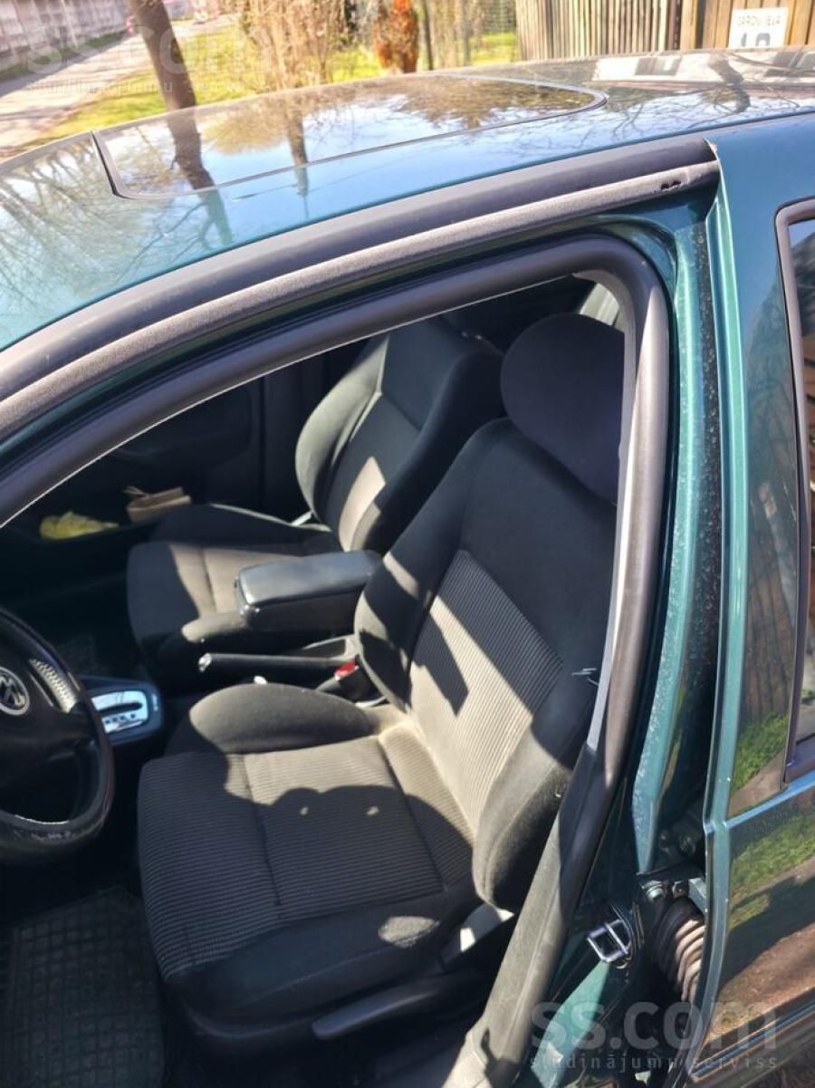 Green Volkswagen Golf 2000 in Riga, with an engine capacity of 1.60 L and mileage of 185 thousand km for 1800 €, photo 5 on AUTOMOTO.COM.LV