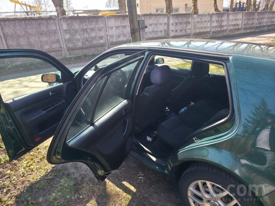 Green Volkswagen Golf 2000 in Riga, with an engine capacity of 1.60 L and mileage of 185 thousand km for 1800 €, photo 6 on AUTOMOTO.COM.LV