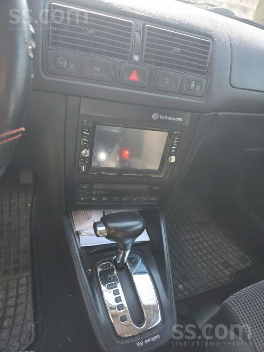 Green Volkswagen Golf 2000 in Riga, with an engine capacity of 1.60 L and mileage of 185 thousand km for 1800 €, photo 7 on AUTOMOTO.COM.LV