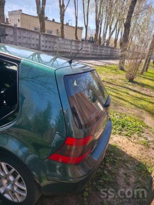 Green Volkswagen Golf 2000 in Riga, with an engine capacity of 1.60 L and mileage of 185 thousand km for 1800 €, photo 8 on AUTOMOTO.COM.LV
