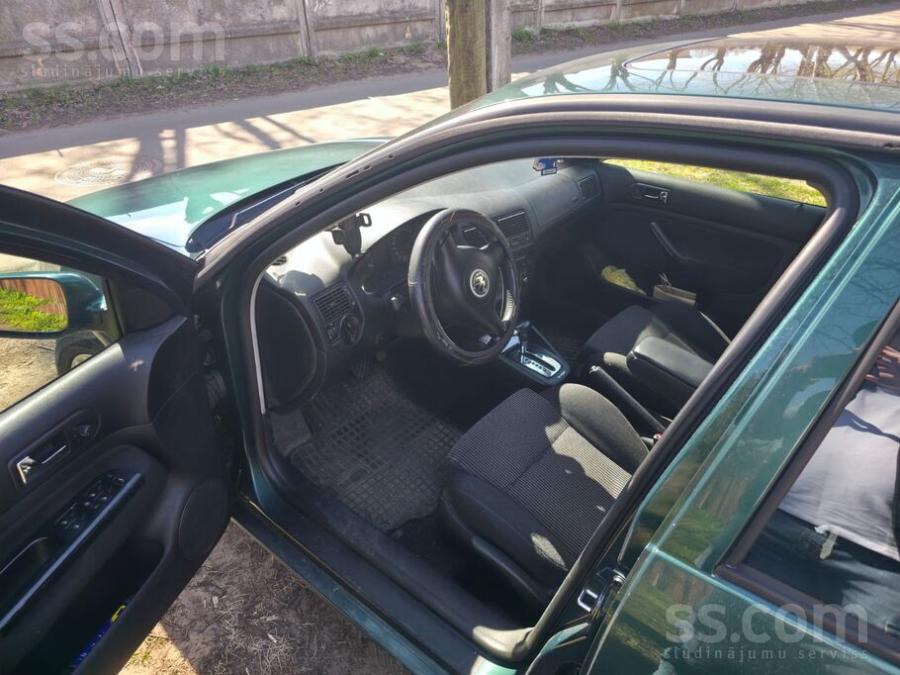 Green Volkswagen Golf 2000 in Riga, with an engine capacity of 1.60 L and mileage of 185 thousand km for 1800 €, photo 9 on AUTOMOTO.COM.LV