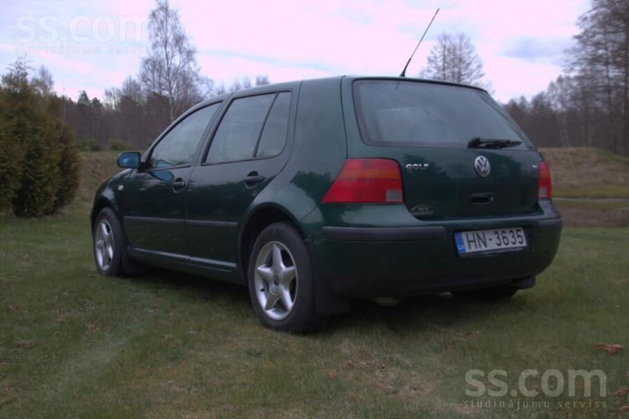 Zaļš Volkswagen Golf 2000 Liepāja, ar dzinēja tilpumu 1.60 L un nobraukumu 181 tūkst. km par 1300 €, foto 3 vietnē AUTOMOTO.COM.LV