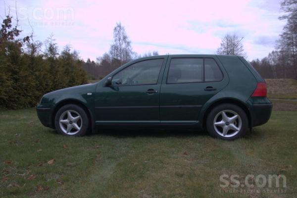 Green Volkswagen Golf 2000 in Liepaja, with an engine capacity of 1.60 L and mileage of 181 thousand km for 1300 €, photo 3 on AUTOMOTO.COM.LV
