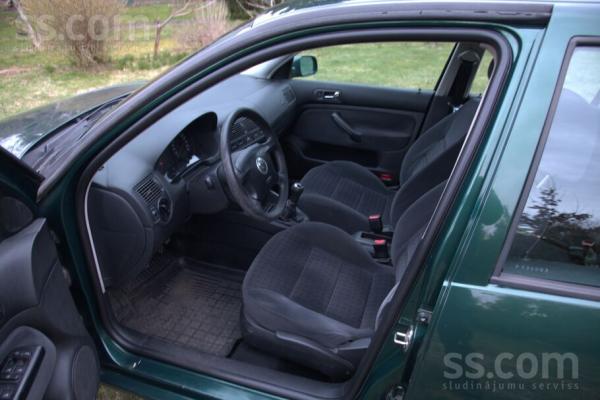 Green Volkswagen Golf 2000 in Liepaja, with an engine capacity of 1.60 L and mileage of 181 thousand km for 1300 €, photo 9 on AUTOMOTO.COM.LV