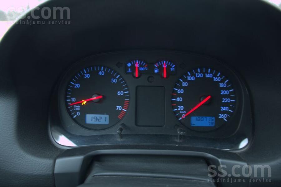 Zaļš Volkswagen Golf 2000 Liepāja, ar dzinēja tilpumu 1.60 L un nobraukumu 181 tūkst. km par 1300 €, foto 16 vietnē AUTOMOTO.COM.LV