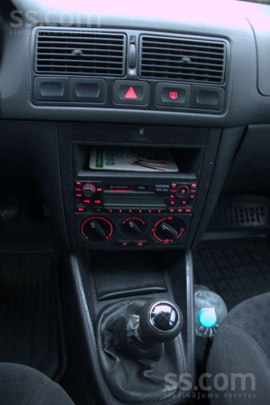 Zaļš Volkswagen Golf 2000 Liepāja, ar dzinēja tilpumu 1.60 L un nobraukumu 181 tūkst. km par 1300 €, foto 17 vietnē AUTOMOTO.COM.LV