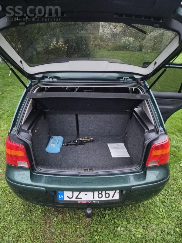 Volkswagen Golf 2000 Valmiera vietnē Zaļš Volkswagen Golf 2000 Valmiera, ar dzinēja tilpumu 1.90 L un nobraukumu 415 tūkst. km par 1650 €, foto 10 vietnē AUTOMOTO.COM.LV