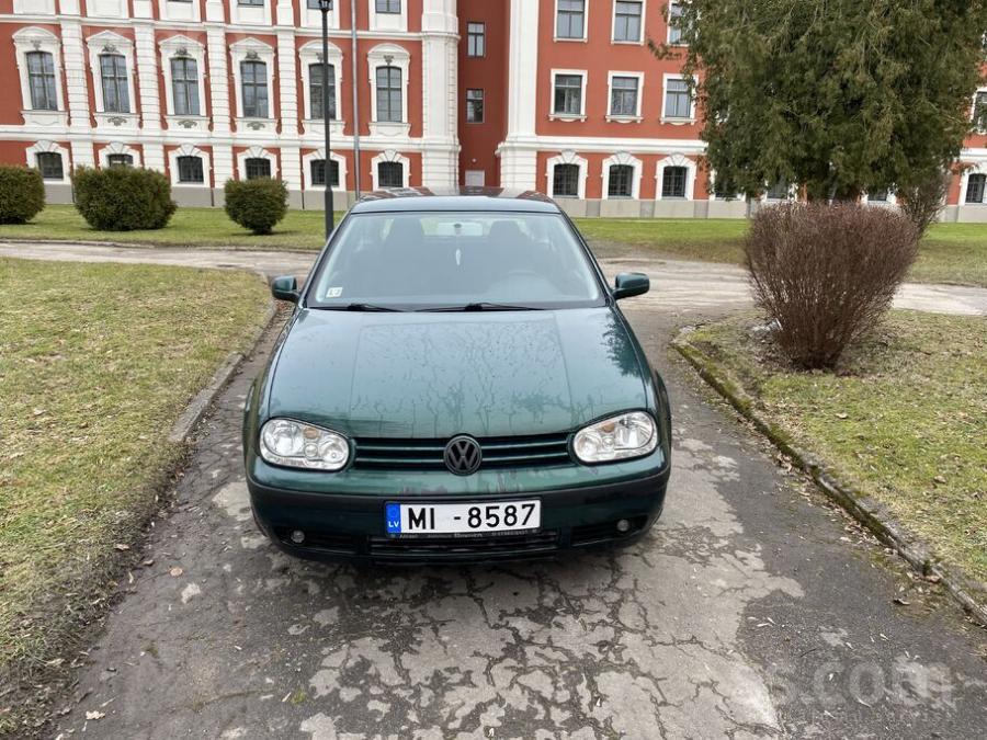 Green Volkswagen Golf 2001 in Jelgava, with an engine capacity of 1.40 L and mileage of 227 thousand km for 1299 €, photo 1 on AUTOMOTO.COM.LV