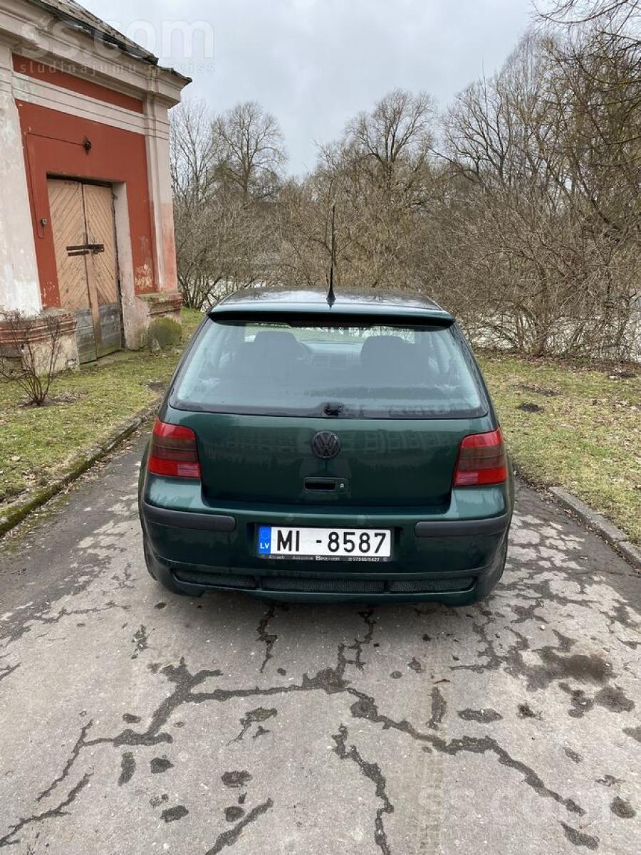 Green Volkswagen Golf 2001 in Jelgava, with an engine capacity of 1.40 L and mileage of 227 thousand km for 1299 €, photo 3 on AUTOMOTO.COM.LV