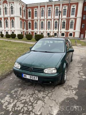 Green Volkswagen Golf 2001 in Jelgava, with an engine capacity of 1.40 L and mileage of 227 thousand km for 1299 €, photo 4 on AUTOMOTO.COM.LV