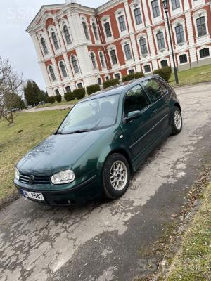 Green Volkswagen Golf 2001 in Jelgava, with an engine capacity of 1.40 L and mileage of 227 thousand km for 1299 €, photo 5 on AUTOMOTO.COM.LV