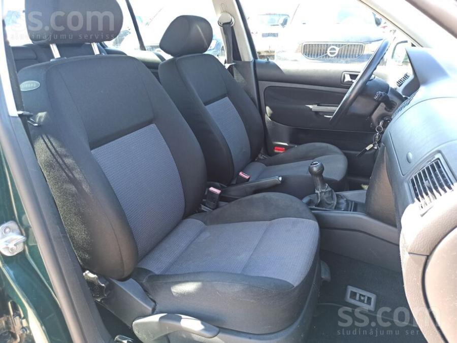 Zaļš Volkswagen Golf 2001 Daugavpils, ar dzinēja tilpumu 1.40 L un nobraukumu 0 tūkst. km par 1150 €, foto 17 vietnē AUTOMOTO.COM.LV