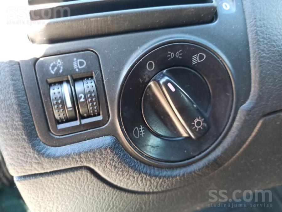 Zaļš Volkswagen Golf 2001 Daugavpils, ar dzinēja tilpumu 1.40 L un nobraukumu 0 tūkst. km par 1150 €, foto 21 vietnē AUTOMOTO.COM.LV