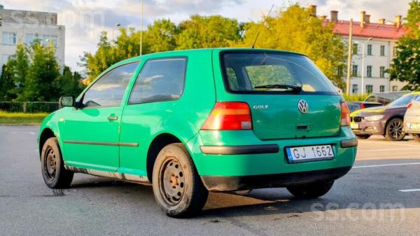 Green Volkswagen Golf 2001 in Riga, with an engine capacity of 1.90 L and mileage of 391 thousand km for 1700 €, photo 5 on AUTOMOTO.COM.LV