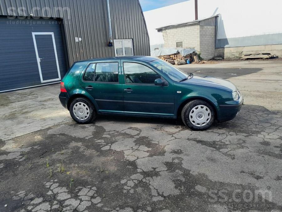Zaļš Volkswagen Golf 2001 Tukums, ar dzinēja tilpumu 1.40 L un nobraukumu 242 tūkst. km par 1350 €, foto 1 vietnē AUTOMOTO.COM.LV