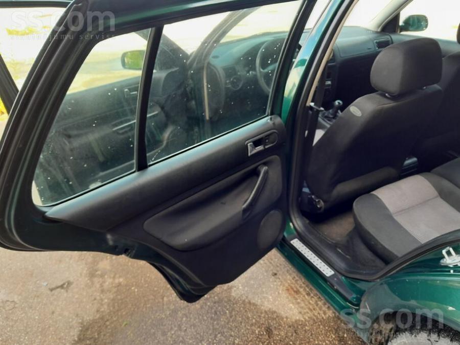 Zaļš Volkswagen Golf 2001 Tukums, ar dzinēja tilpumu 1.40 L un nobraukumu 242 tūkst. km par 1350 €, foto 4 vietnē AUTOMOTO.COM.LV