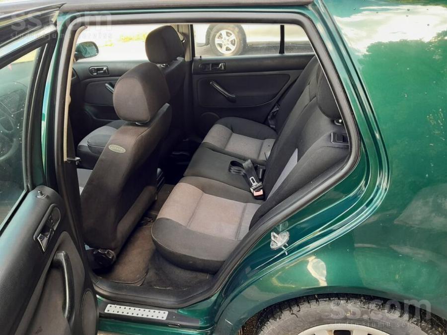 Zaļš Volkswagen Golf 2001 Tukums, ar dzinēja tilpumu 1.40 L un nobraukumu 242 tūkst. km par 1350 €, foto 5 vietnē AUTOMOTO.COM.LV
