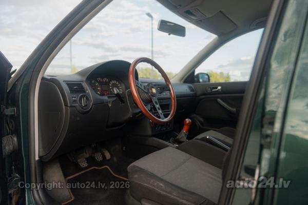 Green Volkswagen Golf 2001 in Tallinn, with an engine capacity of 1.40 L and mileage of 230 thousand km for 4799 €, photo 10 on AUTOMOTO.COM.LV