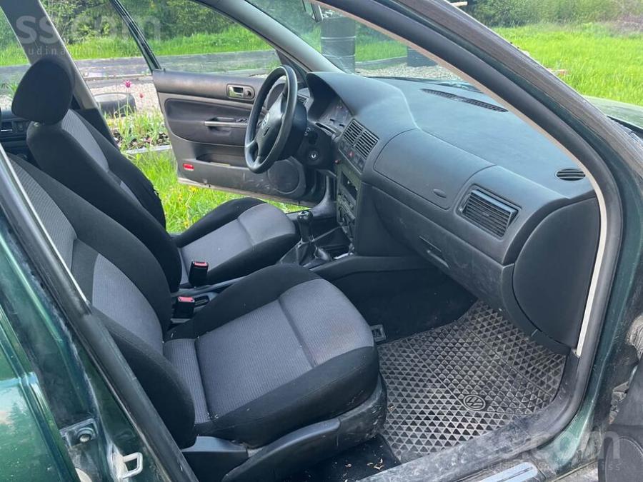 Zaļš Volkswagen Golf 2001 Rēzekne, ar dzinēja tilpumu 1.40 L un nobraukumu 223 tūkst. km par 400 €, foto 8 vietnē AUTOMOTO.COM.LV