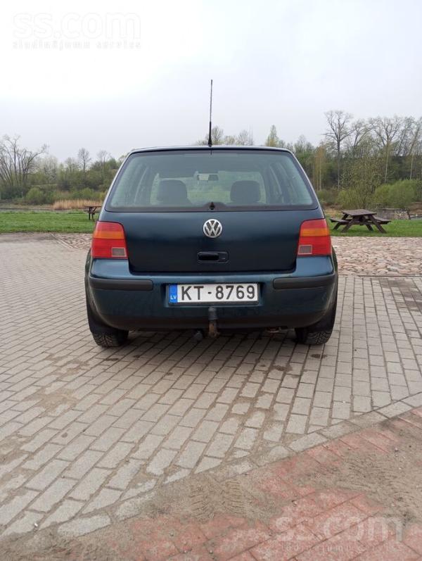 Green Volkswagen Golf 2002 in Bauska, with an engine capacity of 1.60 L and mileage of 325 thousand km for 1050 €, photo 2 on AUTOMOTO.COM.LV