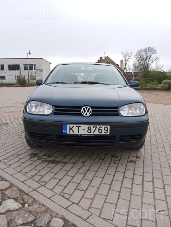 Green Volkswagen Golf 2002 in Bauska, with an engine capacity of 1.60 L and mileage of 325 thousand km for 1050 €, photo 4 on AUTOMOTO.COM.LV