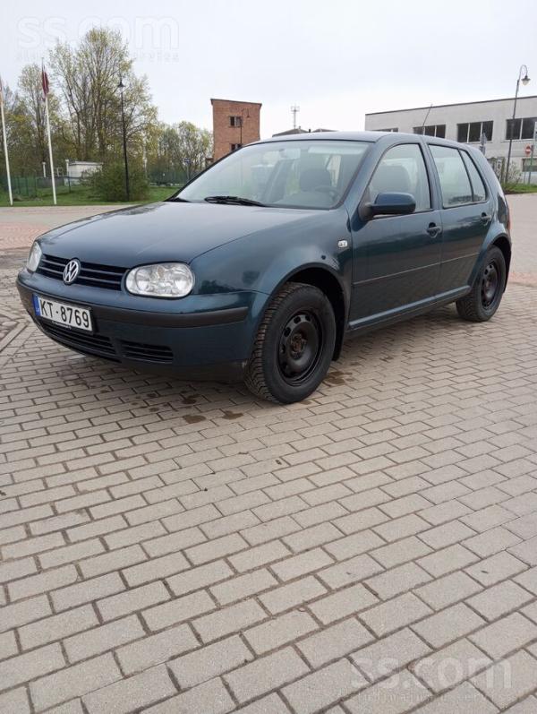Green Volkswagen Golf 2002 in Bauska, with an engine capacity of 1.60 L and mileage of 325 thousand km for 1050 €, photo 5 on AUTOMOTO.COM.LV