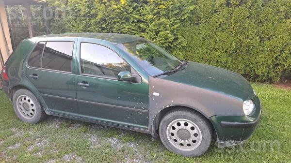 Green Volkswagen Golf 2002 in Riga, with an engine capacity of 1.40 L and mileage of 211 thousand km for 270 €, photo 2 on AUTOMOTO.COM.LV