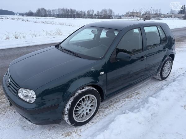 Green Volkswagen Golf 2003 in Lazdijai, with an engine capacity of 1.60 L and mileage of 188 thousand km for 2150 €, photo 3 on AUTOMOTO.COM.LV