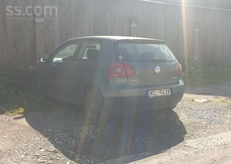 Green Volkswagen Golf 2003 in Riga, with an engine capacity of 1.60 L and mileage of 300 thousand km for 200 €, photo 1 on AUTOMOTO.COM.LV