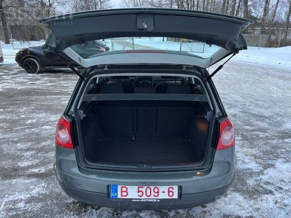 Zaļš Volkswagen Golf 2004 Limbaži, ar dzinēja tilpumu 1.40 L un nobraukumu 163 tūkst. km par 3250 €, foto 7 vietnē AUTOMOTO.COM.LV