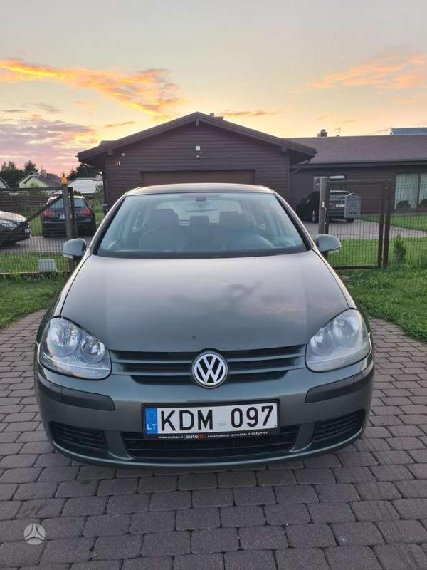 Zaļš Volkswagen Golf 2005 Kaišiadorys, ar dzinēja tilpumu 1.90 L un nobraukumu 355 tūkst. km par 1700 €, foto 3 vietnē AUTOMOTO.COM.LV