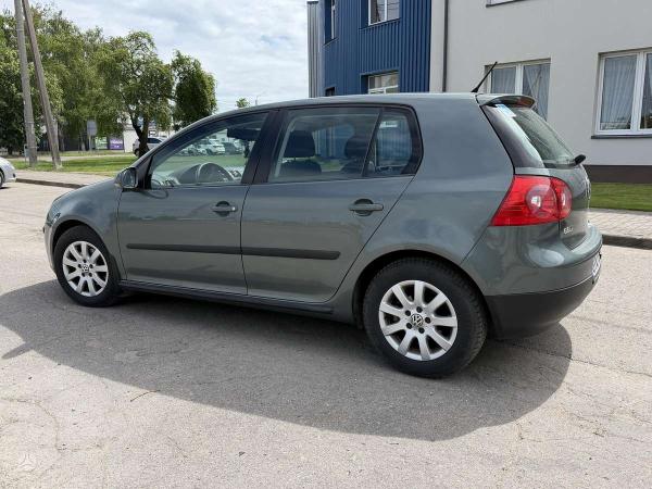 Zaļš Volkswagen Golf 2006 Šauļi, ar dzinēja tilpumu 1.59 L un nobraukumu 201 tūkst. km par 4300 €, foto 1 vietnē AUTOMOTO.COM.LV
