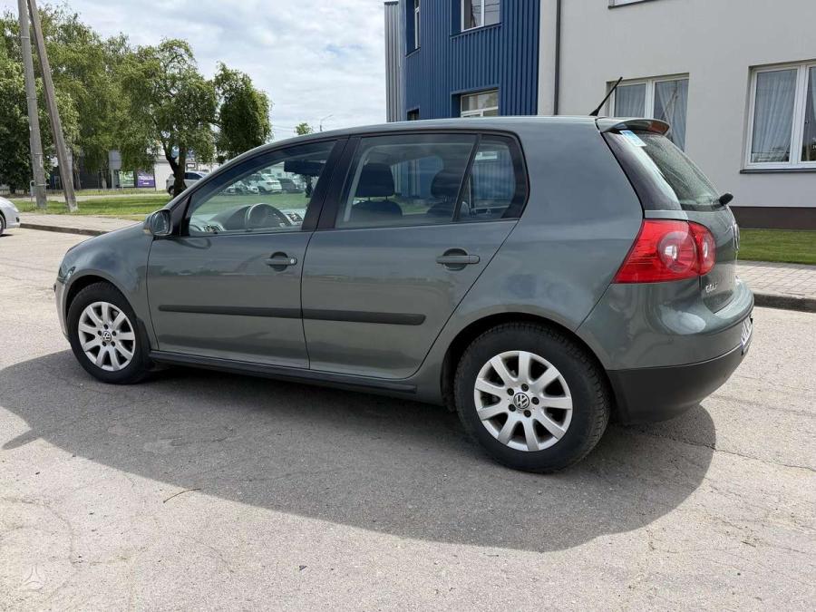 Zaļš Volkswagen Golf 2006 Šauļi, ar dzinēja tilpumu 1.59 L un nobraukumu 201 tūkst. km par 4300 €, foto 1 vietnē AUTOMOTO.COM.LV
