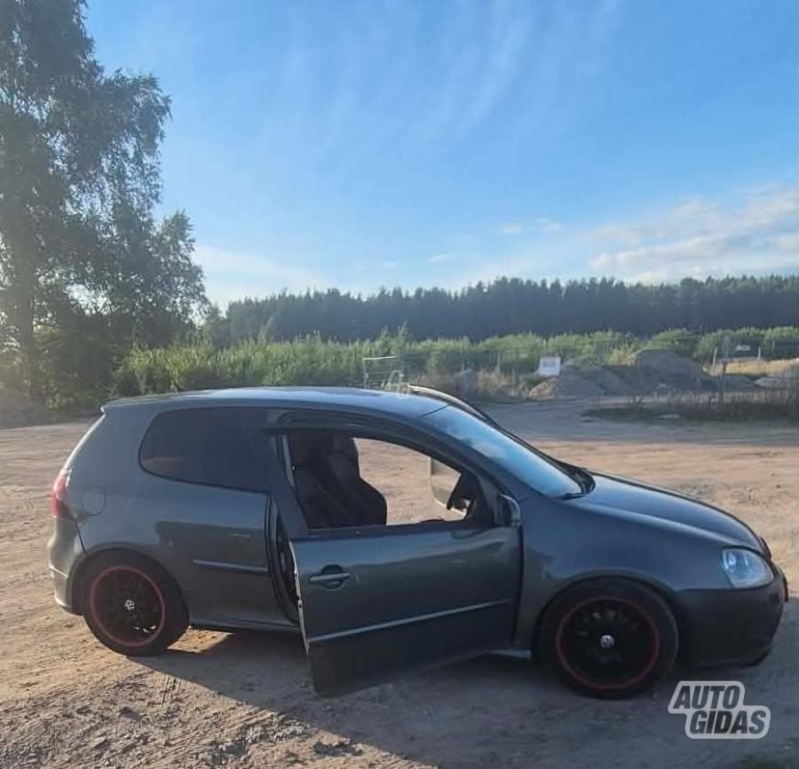 Green Volkswagen Golf 2006 in Vilnius, with an engine capacity of 1.90 L and mileage of 320 thousand km for 1400 €, photo 3 on AUTOMOTO.COM.LV