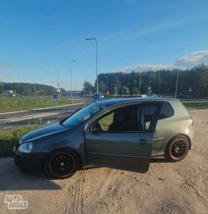 Green Volkswagen Golf 2006 in Vilnius, with an engine capacity of 1.90 L and mileage of 320 thousand km for 1400 €, photo 4 on AUTOMOTO.COM.LV