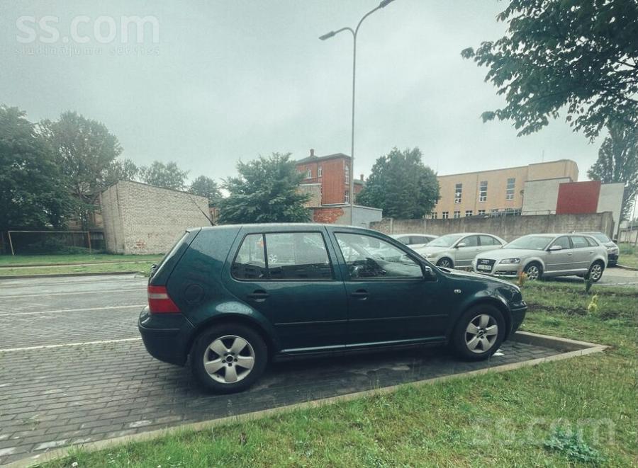 Green Volkswagen Golf 2002 in Liepaja, with an engine capacity of 1.40 L and mileage of 0 thousand km for 900 €, photo 2 on AUTOMOTO.COM.LV