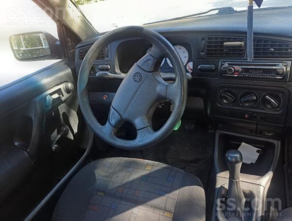 Green Volkswagen Golf 1996 in Tukums, with an engine capacity of 1.80 L and mileage of 329 thousand km for 600 €, photo 6 on AUTOMOTO.COM.LV