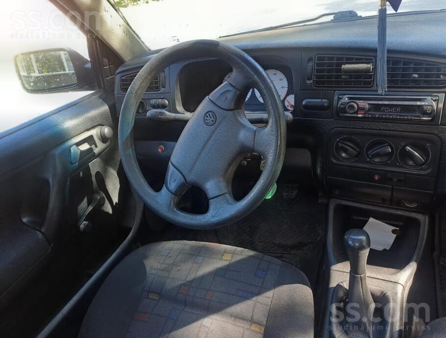 Green Volkswagen Golf 1996 in Tukums, with an engine capacity of 1.80 L and mileage of 329 thousand km for 600 €, photo 7 on AUTOMOTO.COM.LV