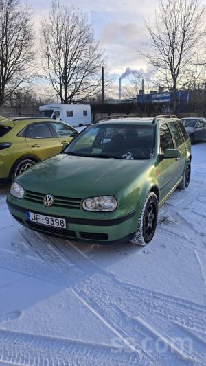 Zaļš Volkswagen Golf 2000 Rīga, ar dzinēja tilpumu 2.00 L un nobraukumu 263 tūkst. km par 1499 €, foto  vietnē AUTOMOTO.COM.LV