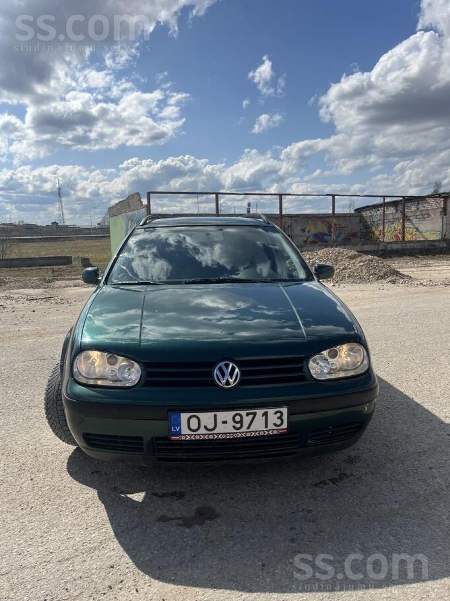 Green Volkswagen Golf 2000 in Saldus, with an engine capacity of 1.60 L and mileage of 165 thousand km for 500 €, photo 1 on AUTOMOTO.COM.LV