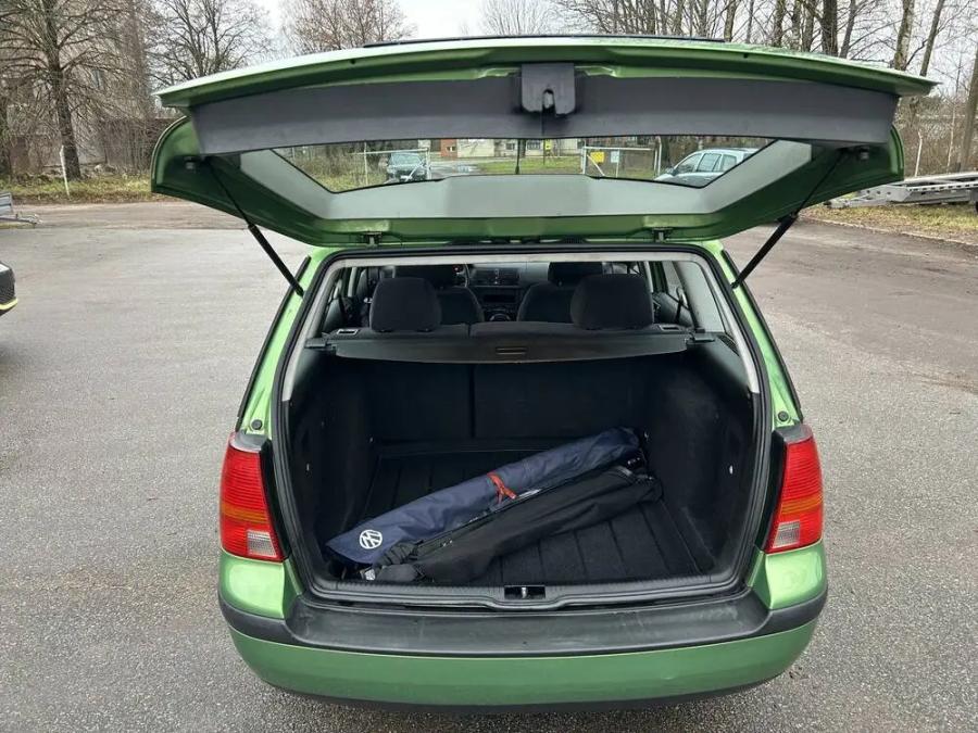 Green Volkswagen Golf 2000 in Limbazi, with an engine capacity of 1.90 L and mileage of 324 thousand km for 2950 €, photo 8 on AUTOMOTO.COM.LV