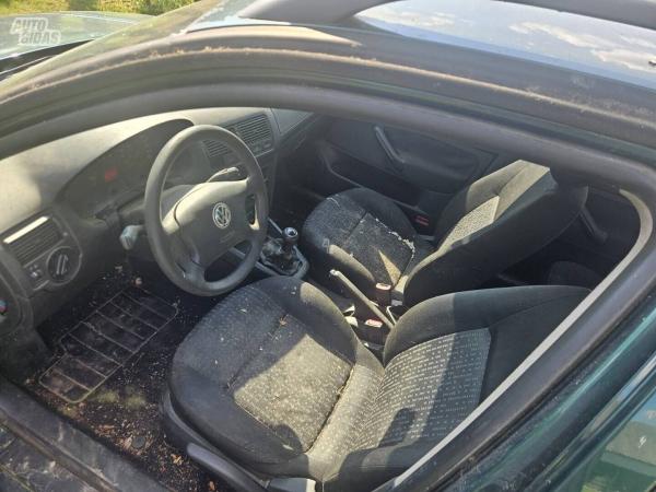 Green Volkswagen Golf 2000 in Vilkaviskis, with an engine capacity of 2.00 L and mileage of 33 thousand km for 399 €, photo 6 on AUTOMOTO.COM.LV