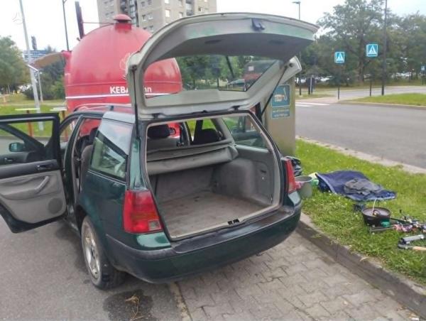 Green Volkswagen Golf 2002 in Vilnius, with an engine capacity of 1.90 L and mileage of 472 thousand km for 650 €, photo 1 on AUTOMOTO.COM.LV